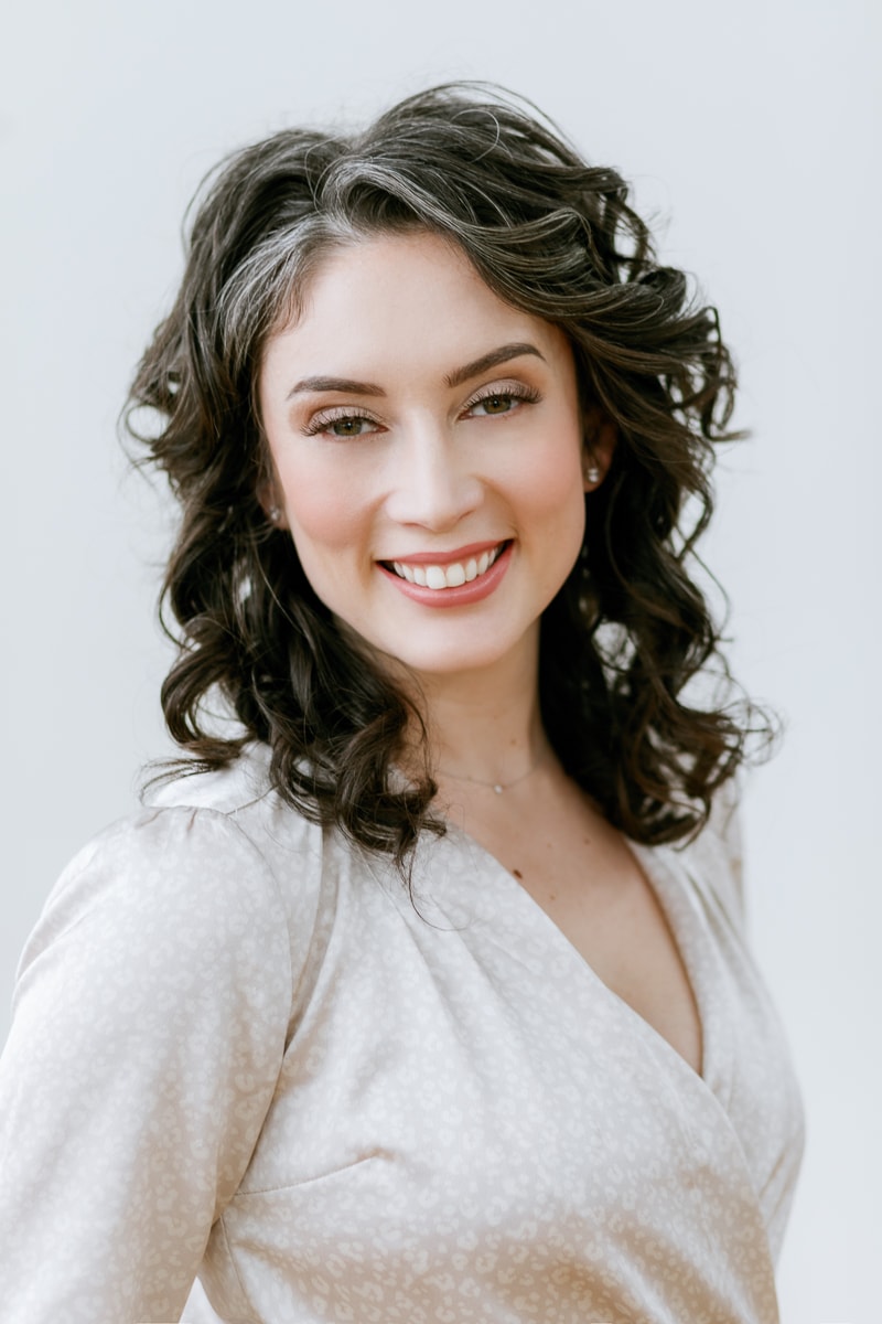 About - Lauren Renee